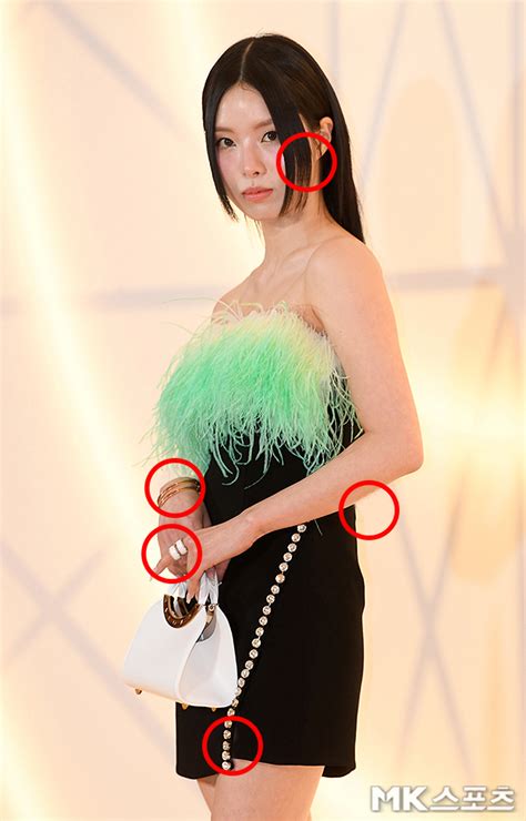 림킴 타이트한 드레스로 과감한 어깨 노출 [틀린그림찾기] 네이트 연예