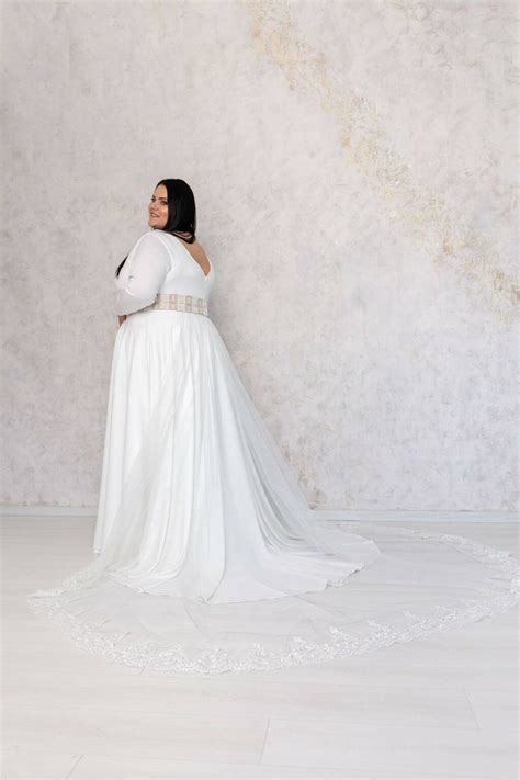 13 Two In One Plus Size Wedding Gowns We Love A Big Reveal The