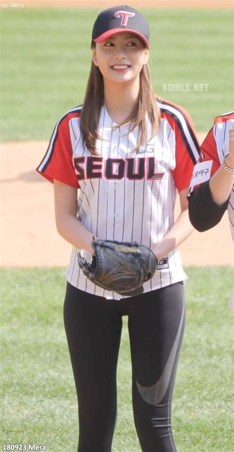 에이핑크 오하영 시구 레깅스 여신 미모