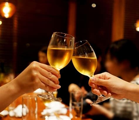 ハグだけで不倫になる？｜既婚者がハグをする心理とは？ カケコムメディア