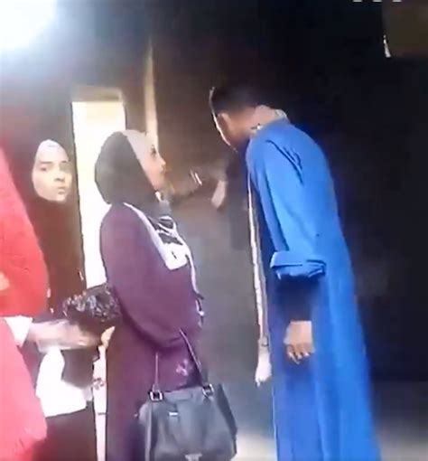 بلطجي مصري يعتدي على سيدة وبناتها بسلاح آلي بعد استيلائه على منزلهن