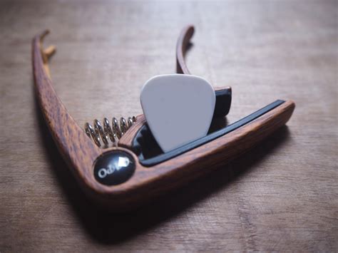 How To Use A Capo For Beginners With Capo Chart And Tips