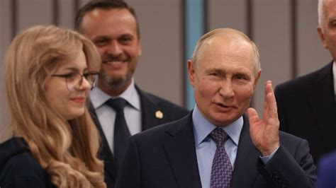 Vladimir Putins Former Speechwriter Reveals Baffling Truth About