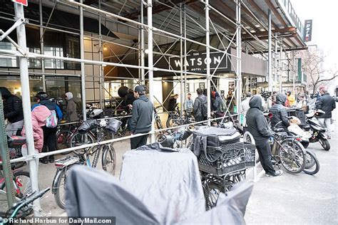 Migrants Kicked Out Of Midtown Hotel Have Set Up Tents On Sidewalk