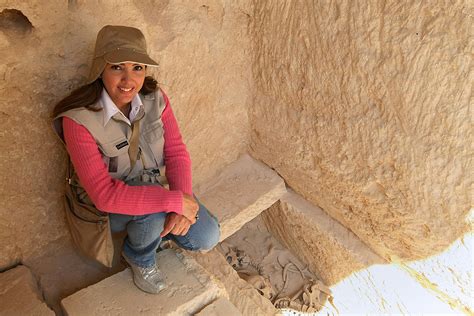 Cleopatras Tomb Found 4 800 Feet Tunnel Of Rock May Lead To Remains