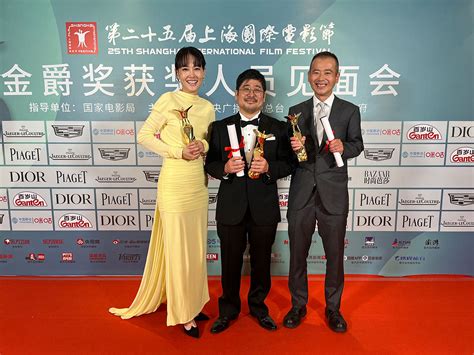 上海国際映画祭で受賞した時の様子 弘前経済新聞