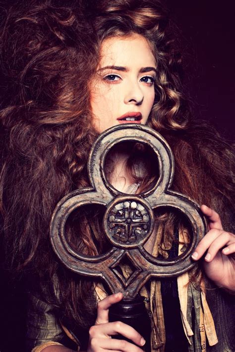 귀여운 모델 애슐린 피어스 Ashlyn Pearce 흑백 모델 얼굴