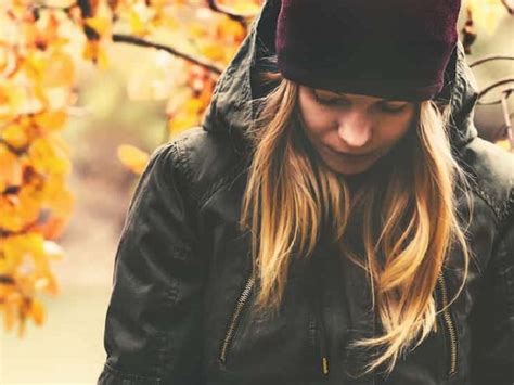 علت و علائم افسردگی پاییزی روش‌ های پیشگیری و درمان آن مجله کوروش