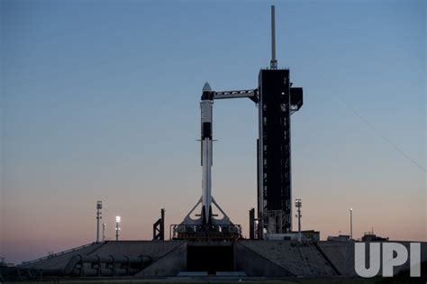 Photo Spacex Crew Dragon Dm 1 Falcon 9 Rollout At Kennedy Space Center