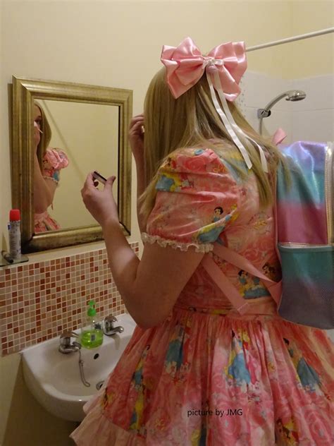 Katie Gets Ready Oooo Another Mirror Giggles Jennifer Green Flickr