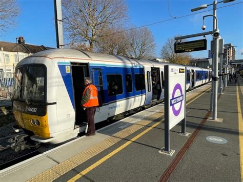 The Farce Of A Parliamentary Train – Busandtrainuser