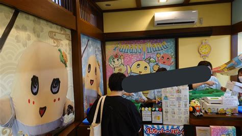 うのじ。 On Twitter ふなっしー直売所②入って左手がレジ。レジ前にはららぽにもあった天使ふなっしーの展示台で、そこから奥が陳列棚