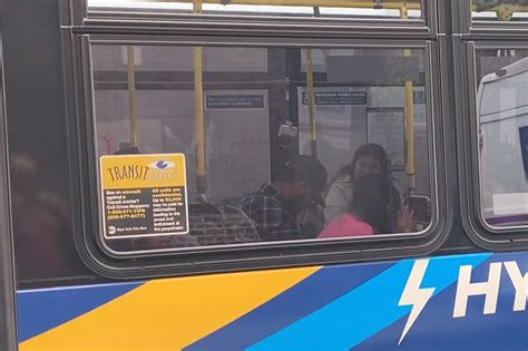 Texas Governor Abbott Speeds Up Migrant Buses To New York – Support Transit