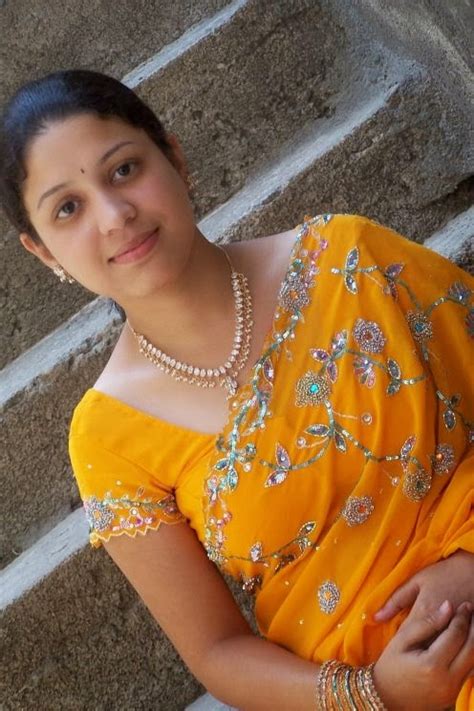Real Indian Girls Pics 31 Indian Housewives And Girls In Saree