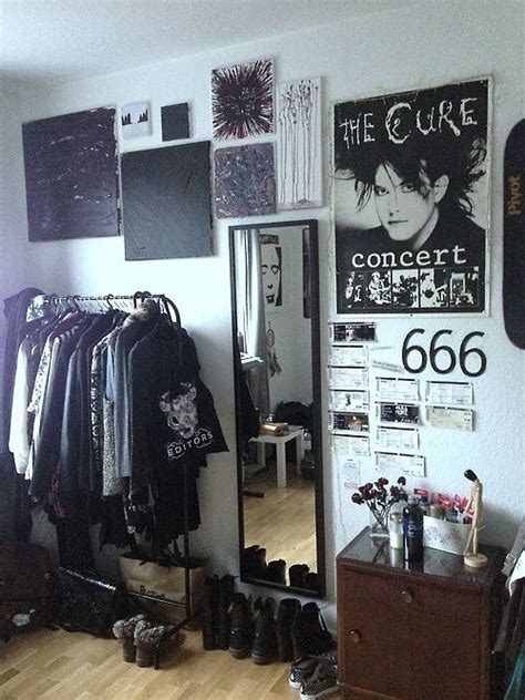 Pin By Ravenna On Sanctum Punk Room Grunge Bedroom Grunge Room