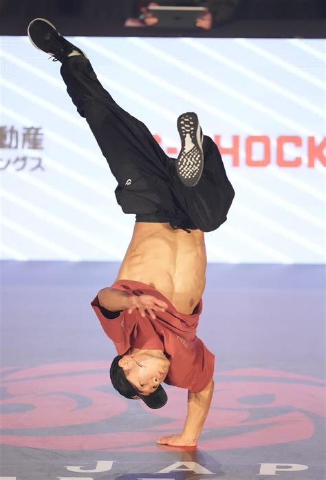 【ブレイキン】shigekix、重圧はねのけて3連覇にタオルで顔覆う「自分、人間だな」 スポーツ写真ニュース 日刊スポーツ