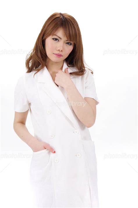 白衣を着た女性 写真素材 [ 3414185 ] フォトライブラリー Photolibrary
