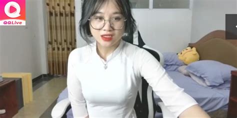 Anna Gấu 33 Gái Xinh Livestream Show Hàng 18 Nóng Mắt NỀn TẢng