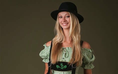1366x768px Free Download Hd Wallpaper Blondes Carisha Clothes