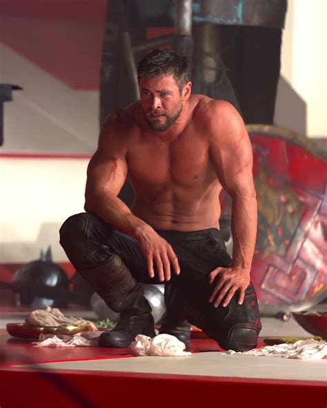 Chris Hemsworth Goes Shirtless In Thor Ragnarok Preview – Artofit