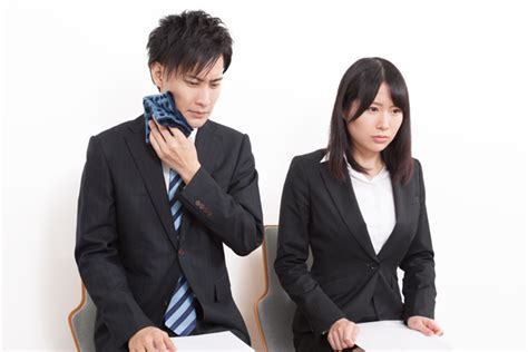 面接で緊張してしまったら？悩み別・対策方法｜転職hacks