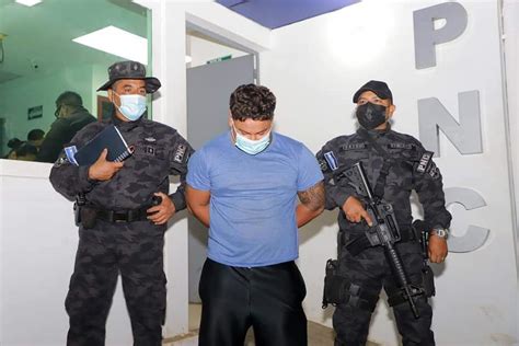 Capturan A Hombre Que Atacó Con Machete A Un Perrito Noticiero Lourdes