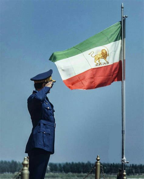 بالاترین فرق بین «درفش شیر و خورشید نشان ملی ایران و «پرچم فرقه رجوی