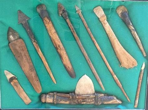 Ancient Hafted Native American Knives And Atlatl Foreshafts Dry Rock