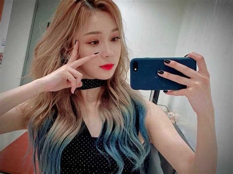 9 Momen Eksis Winter Aespa Saat Foto Mirror Selfie
