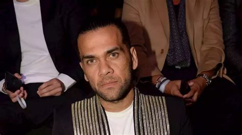 Dani Alves Accusé De Viol La Femme De Lex Joueur Du Psg Fait Une