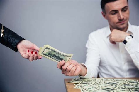 What You Need To Know About Spending And Saving Money Global Banking