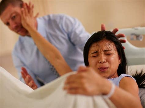5 Best Position To Give Birth According To Experienced Moms