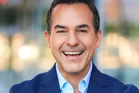 Quién Es Carlos Calderón El Nuevo Conductor De Hoy Día Biografía Y