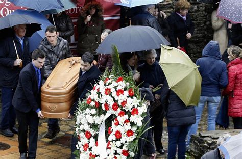 Entierro De La Víctima Del Primer Asesinato Machista Del 2016 En Galicia