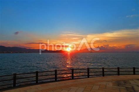 8月上旬のサンポート高松からの夕焼け No 24906692｜写真素材なら「写真ac」無料（フリー）ダウンロードok