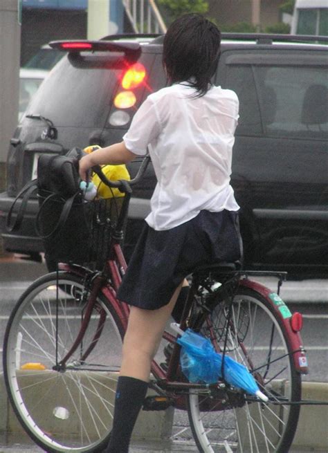ゲリラ豪雨でずぶ濡れになった娘は透けるの法則 ちらちらちらべると
