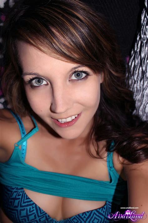Pin By Leanne Smith On Andi Pink Girls Together Celebrities Girl