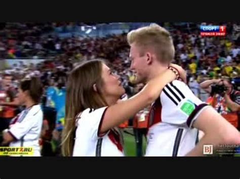セレブ美女の乱入【w杯決勝】 ニコニコ