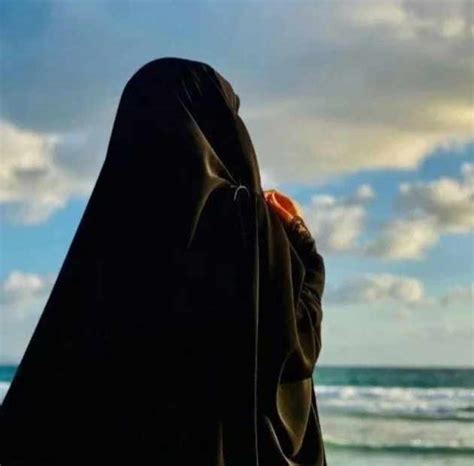 تعبیر خواب دیدن زن چادری سفید و مشکی آشنا و غریبه چیست؟