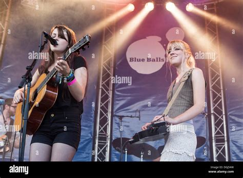 Rebecca And Megan Lovell Of The U S American Sisters Band Larkin Poe