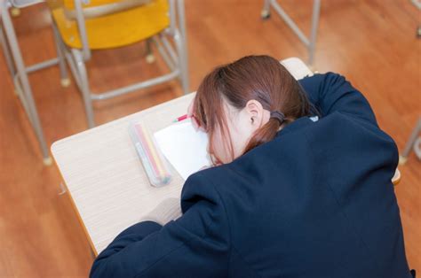 授業中に寝る『居眠り女子』が急増中！あなたは大丈夫！？ イミペディア