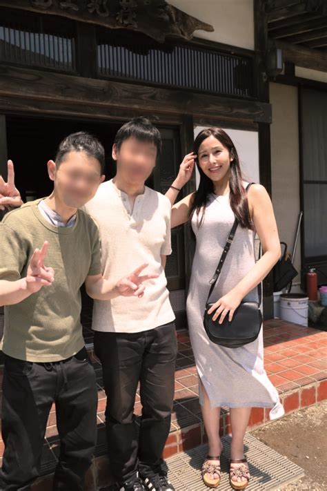 町内会の宴会にて…旦那の目の前で強引羞恥ストリップに濡らした【羞恥・辱め 熟女 中出し 3p・4p 人妻 四十路 汐河佳奈 Next】 Mgs動画