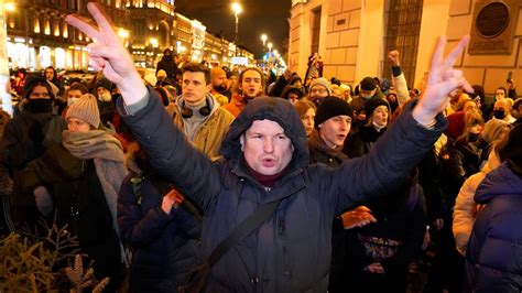 Russian Authorities Arrest More Than 5 000 Anti War Protesters Report