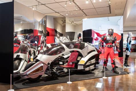 「生誕50周年記念 The仮面ライダー展」内覧の様子。 「the仮面ライダー展」開幕セレモニーにライダー集結、小林豊「本当に心がときめく