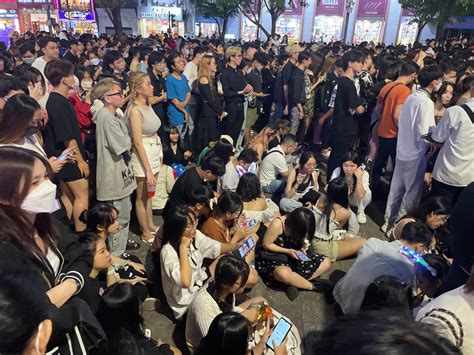 Phố đi Bộ Nguyễn Huệ đông Hàng Nghìn Người Xem Countdown 2023