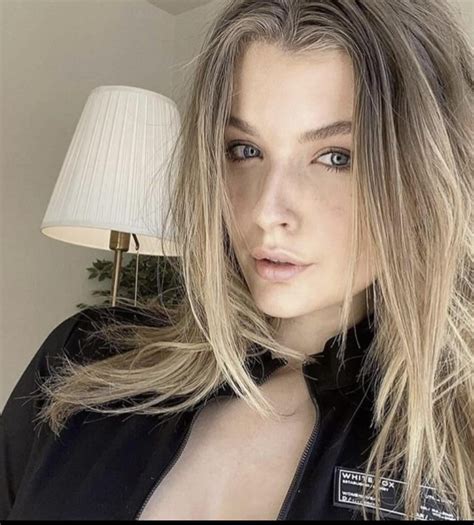 Rate Mia Melano R Trueratecelebrities