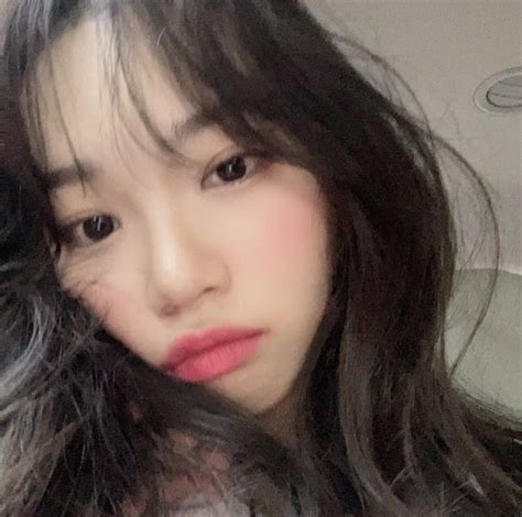 Kim Chaewon Izone Le Sserafim Selca Icon Pfp Kpop In 2022 Iz One
