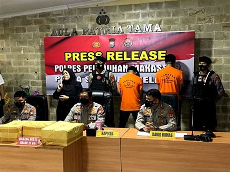 Polisi Berhasil Tangkap Dua Pria Pembawa Sabu Seberat 21 Kilogram Di