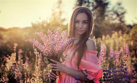 Field Grass Look The Sun Flowers Nature Pose Model Portrait