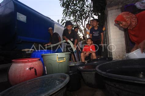 Krisis Air Bersih Di Indramayu Antara Foto